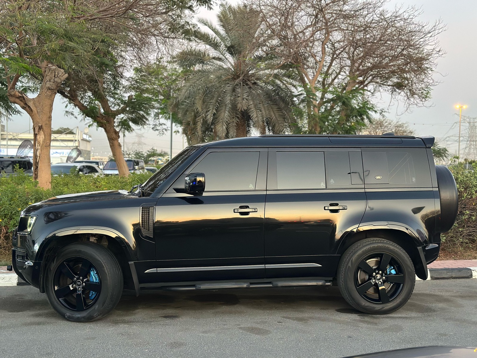 GCC 2023 Land Rover Defender - iCarsU.com